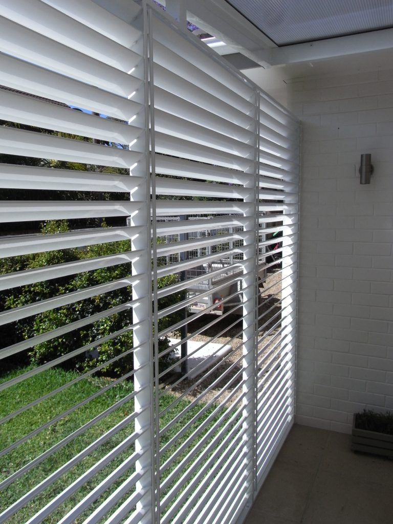 Retractable Privacy Screen | Outdoor Privacy Screen